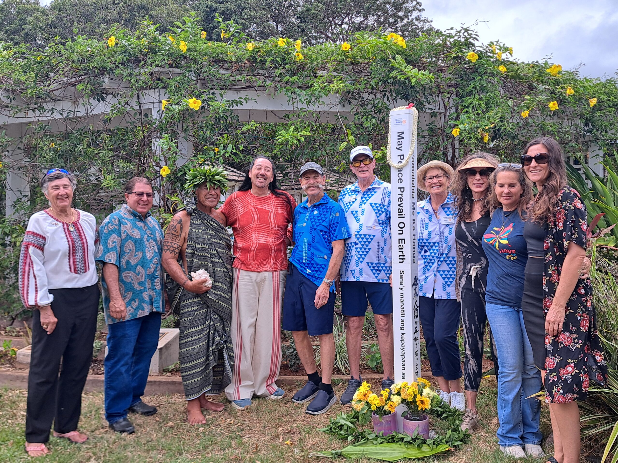 Residents rally on Maui for peace | News, Sports, Jobs - Maui News